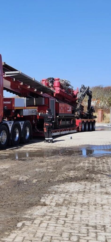 Rigs on the move..... - RGR